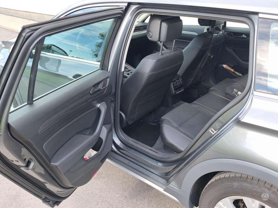 Pelēks Volkswagen Passat Alltrack 2016 Kauņa, ar dzinēja tilpumu 2.00 L un nobraukumu 303 tūkst. km par 11900 €, foto 31 vietnē AUTOMOTO.COM.LV
