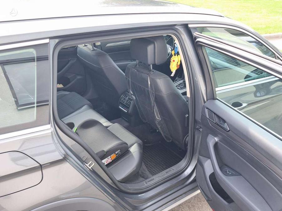 Pelēks Volkswagen Passat Alltrack 2016 Kauņa, ar dzinēja tilpumu 2.00 L un nobraukumu 303 tūkst. km par 11900 €, foto 33 vietnē AUTOMOTO.COM.LV
