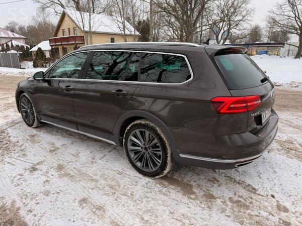 Grey Volkswagen Passat Alltrack 2017 in Riga, with an engine capacity of 2.00 L and mileage of 163 thousand km for 17700 €, photo 1 on AUTOMOTO.COM.LV