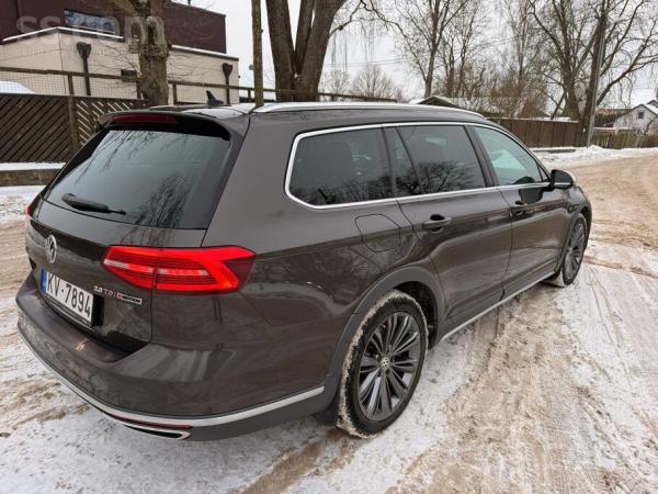 Grey Volkswagen Passat Alltrack 2017 in Riga, with an engine capacity of 2.00 L and mileage of 163 thousand km for 17700 €, photo 2 on AUTOMOTO.COM.LV