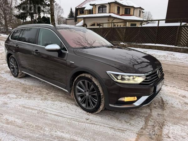 Grey Volkswagen Passat Alltrack 2017 in Riga, with an engine capacity of 2.00 L and mileage of 163 thousand km for 17700 €, photo 4 on AUTOMOTO.COM.LV