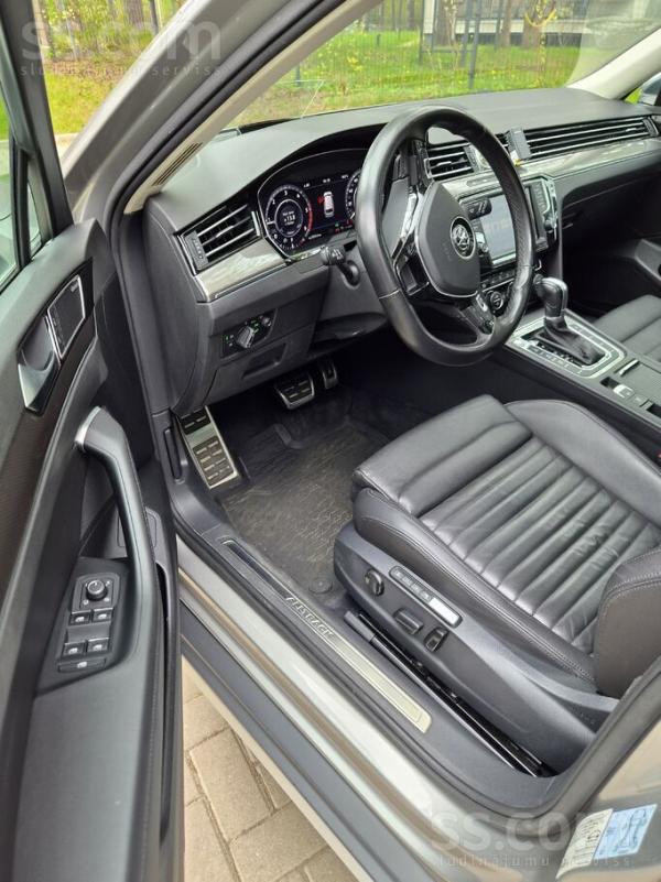 Grey Volkswagen Passat Alltrack 2017 in Riga, with an engine capacity of 2.00 L and mileage of 156 thousand km for 19900 €, photo 6 on AUTOMOTO.COM.LV