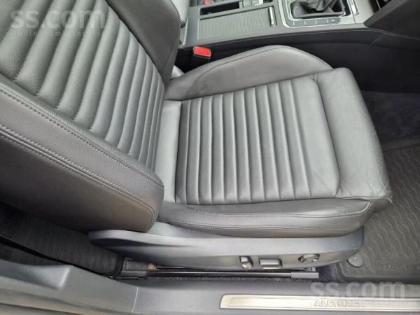 Grey Volkswagen Passat Alltrack 2017 in Riga, with an engine capacity of 2.00 L and mileage of 156 thousand km for 19900 €, photo 8 on AUTOMOTO.COM.LV
