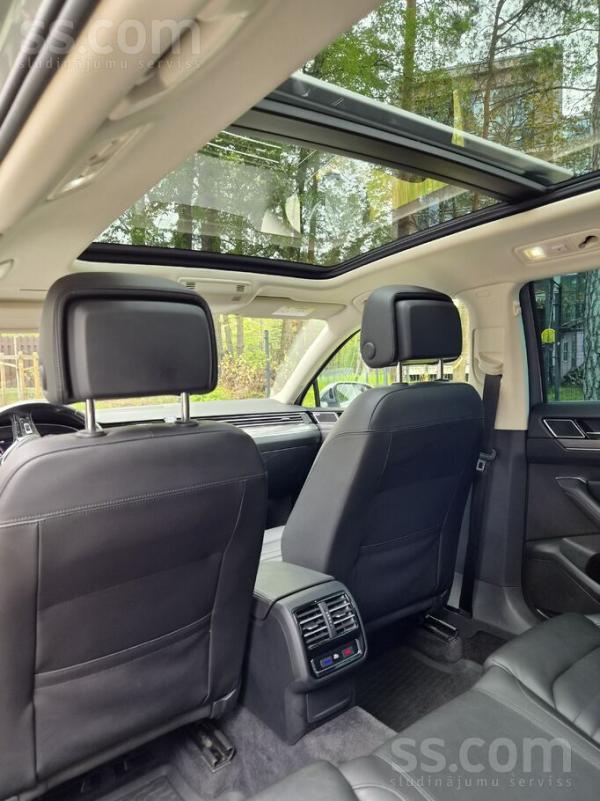 Grey Volkswagen Passat Alltrack 2017 in Riga, with an engine capacity of 2.00 L and mileage of 156 thousand km for 19900 €, photo 10 on AUTOMOTO.COM.LV