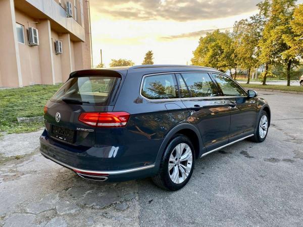 Grey Volkswagen Passat Alltrack 2017 in Siauliai, with an engine capacity of 2.00 L and mileage of 184 thousand km for 10999 €, photo 4 on AUTOMOTO.COM.LV