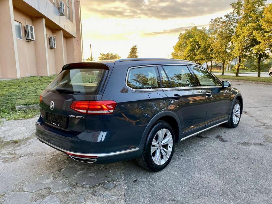 Grey Volkswagen Passat Alltrack 2017 in Siauliai, with an engine capacity of 2.00 L and mileage of 184 thousand km for 10999 €, photo 4 on AUTOMOTO.COM.LV