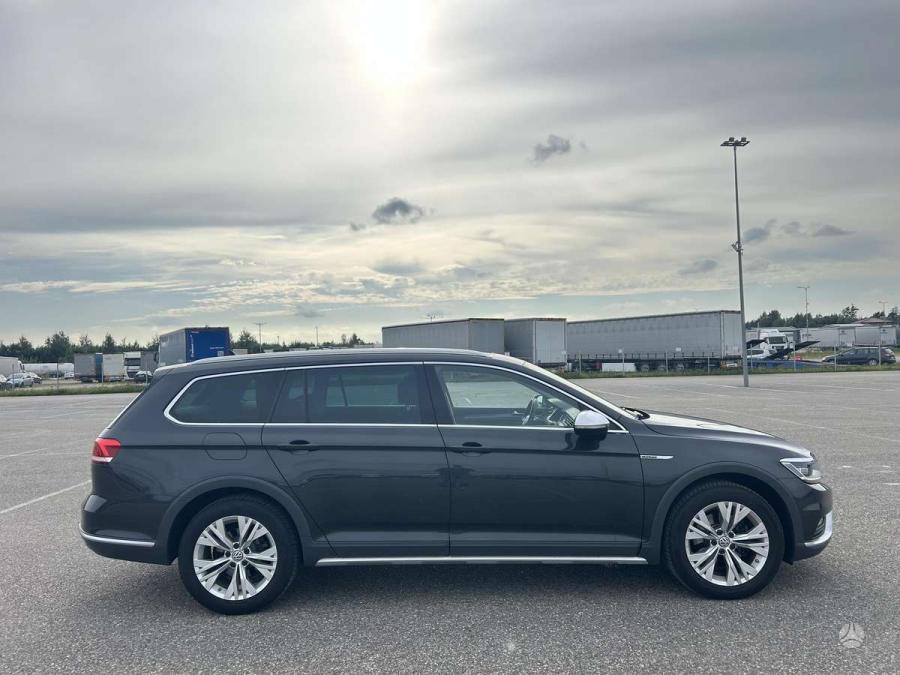 Pelēks Volkswagen Passat Alltrack 2017 Viļņa, ar dzinēja tilpumu 1.97 L un nobraukumu 309 tūkst. km par 15500 €, foto 6 vietnē AUTOMOTO.COM.LV