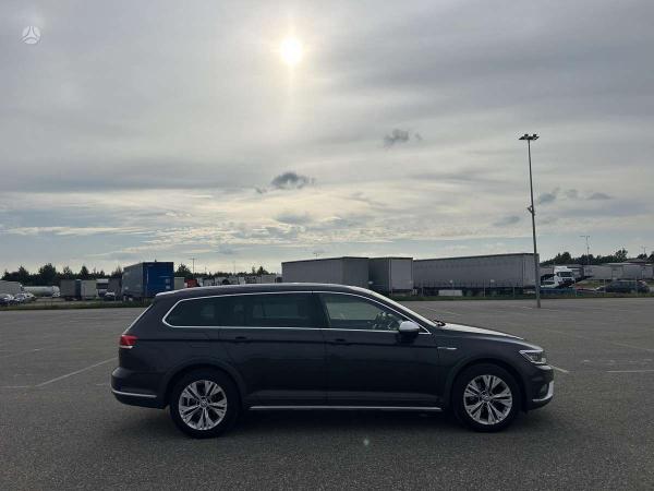 Pelēks Volkswagen Passat Alltrack 2017 Viļņa, ar dzinēja tilpumu 1.97 L un nobraukumu 309 tūkst. km par 15500 €, foto 7 vietnē AUTOMOTO.COM.LV