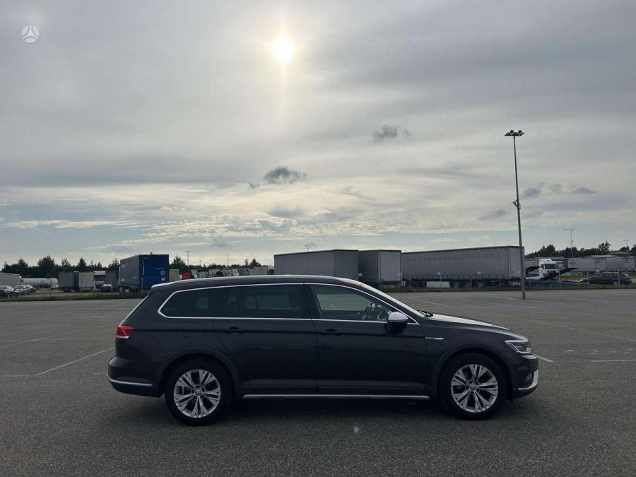 Pelēks Volkswagen Passat Alltrack 2017 Viļņa, ar dzinēja tilpumu 1.97 L un nobraukumu 309 tūkst. km par 15500 €, foto 7 vietnē AUTOMOTO.COM.LV