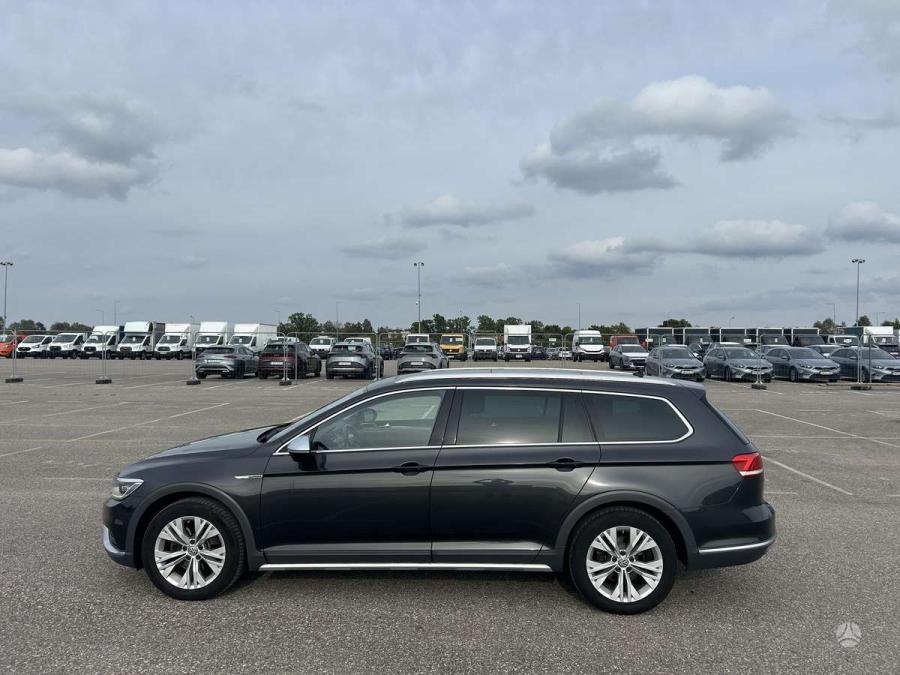 Pelēks Volkswagen Passat Alltrack 2017 Viļņa, ar dzinēja tilpumu 1.97 L un nobraukumu 309 tūkst. km par 15500 €, foto 14 vietnē AUTOMOTO.COM.LV