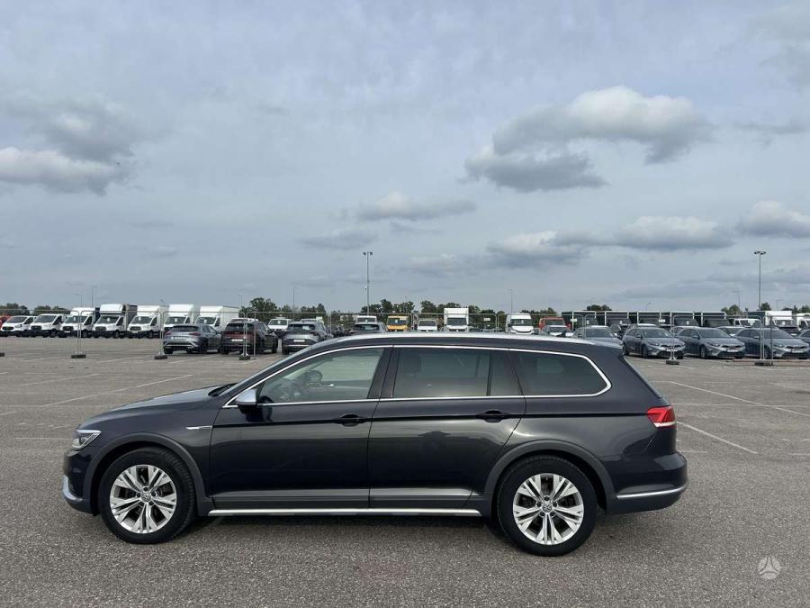 Pelēks Volkswagen Passat Alltrack 2017 Viļņa, ar dzinēja tilpumu 1.97 L un nobraukumu 309 tūkst. km par 15500 €, foto 15 vietnē AUTOMOTO.COM.LV