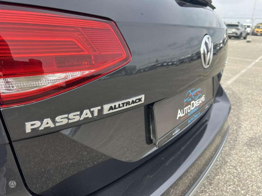 Pelēks Volkswagen Passat Alltrack 2017 Viļņa, ar dzinēja tilpumu 1.97 L un nobraukumu 309 tūkst. km par 15500 €, foto 16 vietnē AUTOMOTO.COM.LV
