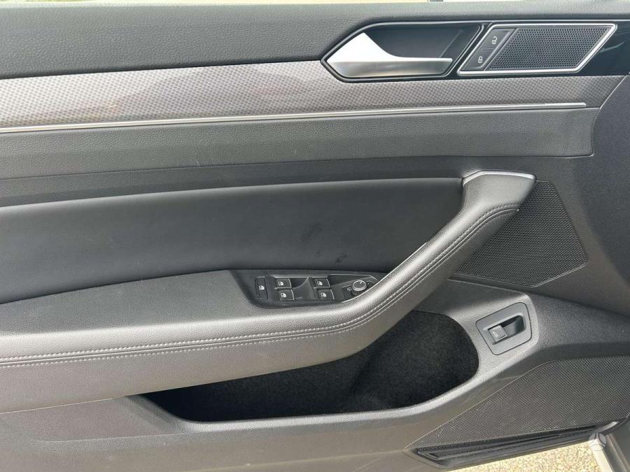 Pelēks Volkswagen Passat Alltrack 2017 Viļņa, ar dzinēja tilpumu 1.97 L un nobraukumu 309 tūkst. km par 15500 €, foto 19 vietnē AUTOMOTO.COM.LV