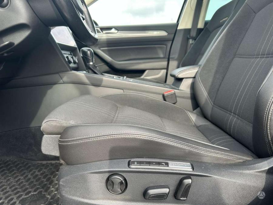Pelēks Volkswagen Passat Alltrack 2017 Viļņa, ar dzinēja tilpumu 1.97 L un nobraukumu 309 tūkst. km par 15500 €, foto 35 vietnē AUTOMOTO.COM.LV