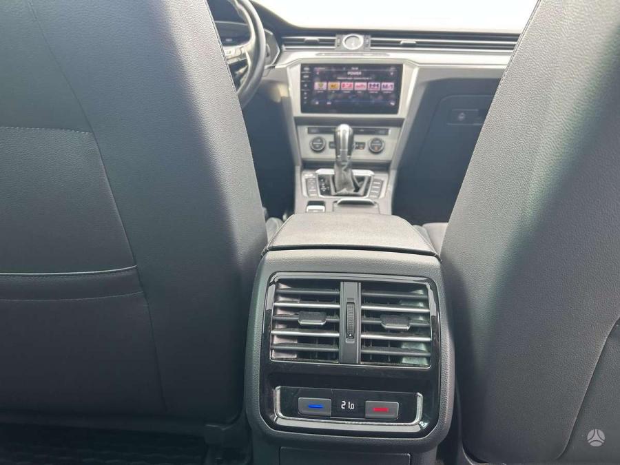 Pelēks Volkswagen Passat Alltrack 2017 Viļņa, ar dzinēja tilpumu 1.97 L un nobraukumu 309 tūkst. km par 15500 €, foto 38 vietnē AUTOMOTO.COM.LV