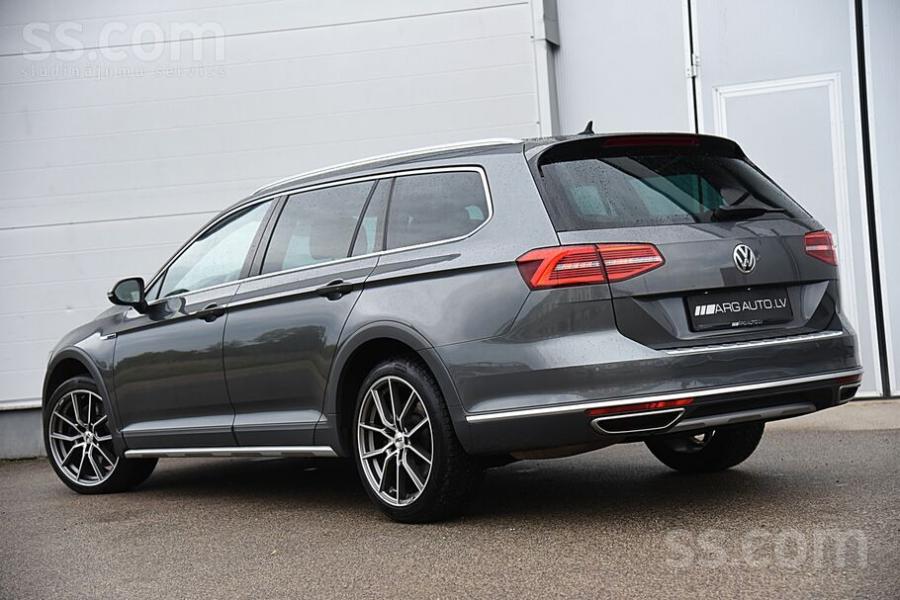 Grey Volkswagen Passat Alltrack 2017 in Tukums, with an engine capacity of 2.00 L and mileage of 267 thousand km for 13990 €, photo 3 on AUTOMOTO.COM.LV