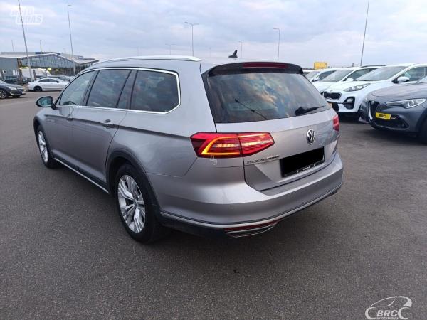 Grey Volkswagen Passat Alltrack 2018 in Avizieniai, with an engine capacity of 2.00 L and mileage of 115 thousand km for 19900 €, photo 3 on AUTOMOTO.COM.LV