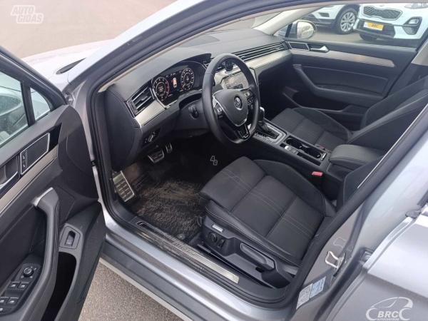 Grey Volkswagen Passat Alltrack 2018 in Avizieniai, with an engine capacity of 2.00 L and mileage of 115 thousand km for 19900 €, photo 10 on AUTOMOTO.COM.LV