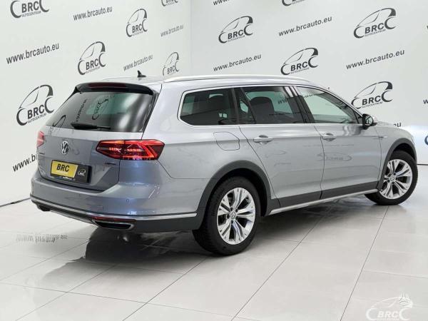 Grey Volkswagen Passat Alltrack 2018 in Vilnius, with an engine capacity of 1.98 L and mileage of 115 thousand km for 16900 €, photo 3 on AUTOMOTO.COM.LV