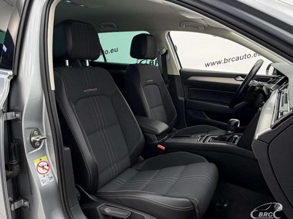 Grey Volkswagen Passat Alltrack 2018 in Vilnius, with an engine capacity of 1.98 L and mileage of 115 thousand km for 16900 €, photo 8 on AUTOMOTO.COM.LV