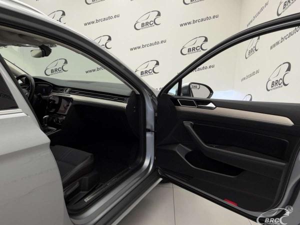 Grey Volkswagen Passat Alltrack 2018 in Vilnius, with an engine capacity of 1.98 L and mileage of 115 thousand km for 16900 €, photo 10 on AUTOMOTO.COM.LV