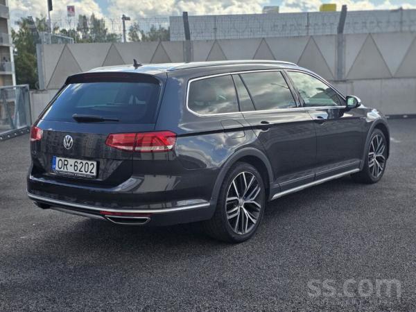 Grey Volkswagen Passat Alltrack 2018 in Riga, with an engine capacity of 2.00 L and mileage of 262 thousand km for 12700 €, photo 5 on AUTOMOTO.COM.LV