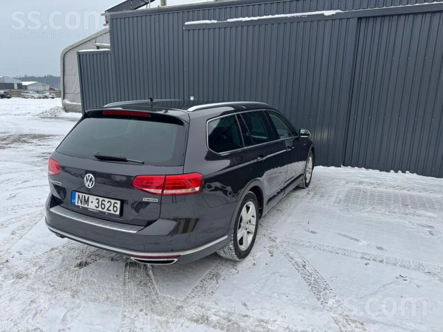 Grey Volkswagen Passat Alltrack 2019 in Riga, with an engine capacity of 2.00 L and mileage of 165 thousand km for 17900 €, photo 3 on AUTOMOTO.COM.LV
