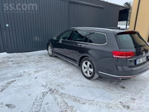 Grey Volkswagen Passat Alltrack 2019 in Riga, with an engine capacity of 2.00 L and mileage of 165 thousand km for 17900 €, photo 4 on AUTOMOTO.COM.LV
