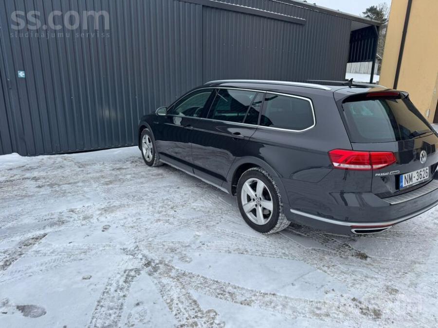 Grey Volkswagen Passat Alltrack 2019 in Riga, with an engine capacity of 2.00 L and mileage of 165 thousand km for 17900 €, photo 4 on AUTOMOTO.COM.LV