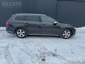Grey Volkswagen Passat Alltrack 2019 in Riga, with an engine capacity of 2.00 L and mileage of 165 thousand km for 17900 €, photo 5 on AUTOMOTO.COM.LV