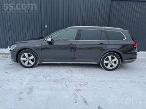 Grey Volkswagen Passat Alltrack 2019 in Riga, with an engine capacity of 2.00 L and mileage of 165 thousand km for 17900 €, photo 6 on AUTOMOTO.COM.LV