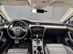 Grey Volkswagen Passat Alltrack 2019 in Riga, with an engine capacity of 2.00 L and mileage of 165 thousand km for 17900 €, photo 10 on AUTOMOTO.COM.LV