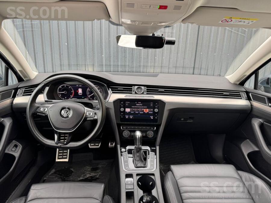 Grey Volkswagen Passat Alltrack 2019 in Riga, with an engine capacity of 2.00 L and mileage of 165 thousand km for 17900 €, photo 10 on AUTOMOTO.COM.LV