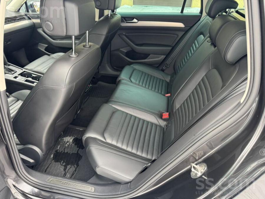 Grey Volkswagen Passat Alltrack 2019 in Riga, with an engine capacity of 2.00 L and mileage of 165 thousand km for 17900 €, photo 11 on AUTOMOTO.COM.LV