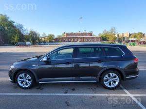 Grey Volkswagen Passat Alltrack 2019 in Riga, with an engine capacity of 2.00 L and mileage of 165 thousand km for 17900 €, photo 18 on AUTOMOTO.COM.LV