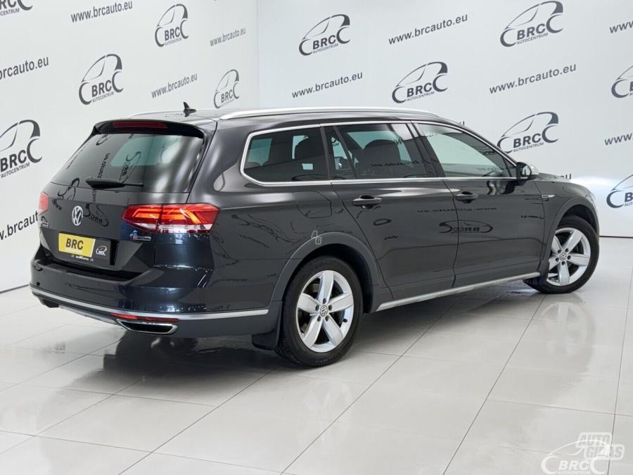 Grey Volkswagen Passat Alltrack 2019 in Avizieniai, with an engine capacity of 2.00 L and mileage of 157 thousand km for 18900 €, photo 2 on AUTOMOTO.COM.LV