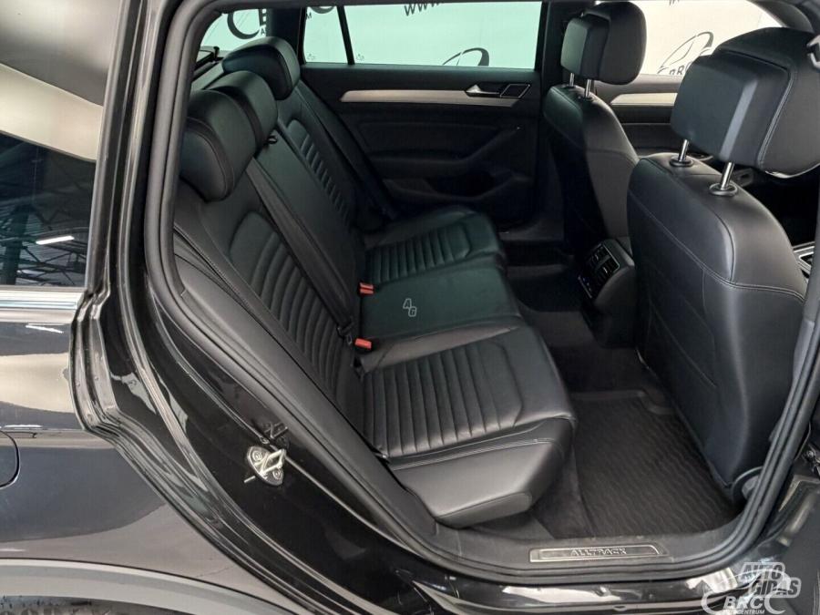 Grey Volkswagen Passat Alltrack 2019 in Avizieniai, with an engine capacity of 2.00 L and mileage of 157 thousand km for 18900 €, photo 11 on AUTOMOTO.COM.LV