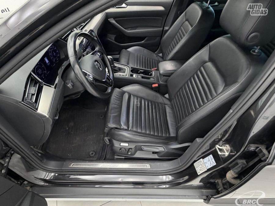 Grey Volkswagen Passat Alltrack 2019 in Avizieniai, with an engine capacity of 2.00 L and mileage of 157 thousand km for 18900 €, photo 22 on AUTOMOTO.COM.LV