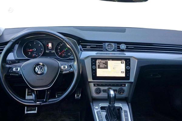Grey Volkswagen Passat Alltrack 2019 in Klaipeda, with an engine capacity of 1.97 L and mileage of 174 thousand km for 16300 €, photo 9 on AUTOMOTO.COM.LV