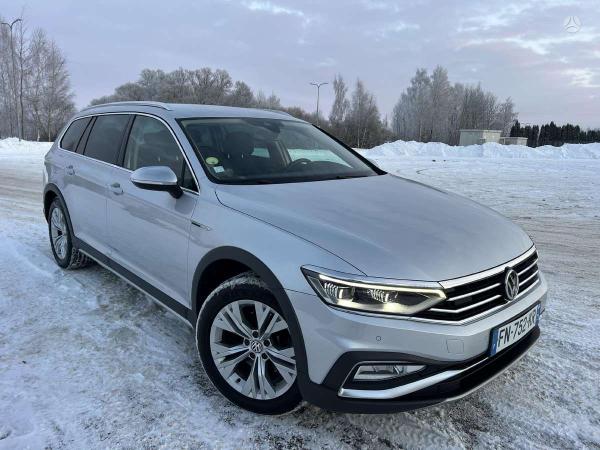 Grey Volkswagen Passat Alltrack 2020 in Vilnius, with an engine capacity of 1.97 L and mileage of 185 thousand km for 17400 €, photo 1 on AUTOMOTO.COM.LV