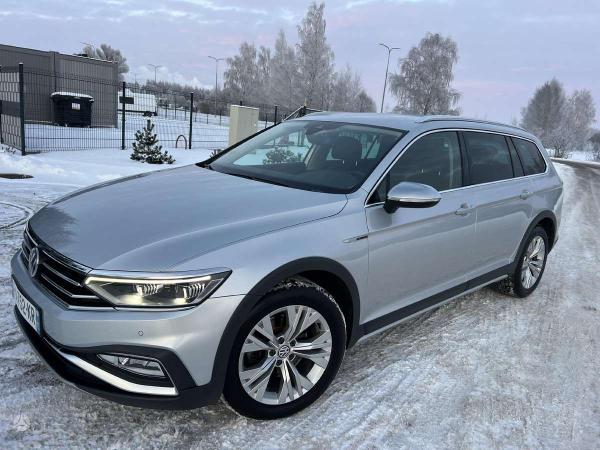 Grey Volkswagen Passat Alltrack 2020 in Vilnius, with an engine capacity of 1.97 L and mileage of 185 thousand km for 17400 €, photo 4 on AUTOMOTO.COM.LV