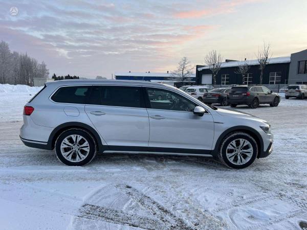 Grey Volkswagen Passat Alltrack 2020 in Vilnius, with an engine capacity of 1.97 L and mileage of 185 thousand km for 17400 €, photo 6 on AUTOMOTO.COM.LV