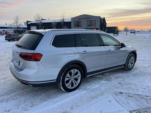Grey Volkswagen Passat Alltrack 2020 in Vilnius, with an engine capacity of 1.97 L and mileage of 185 thousand km for 17400 €, photo 7 on AUTOMOTO.COM.LV