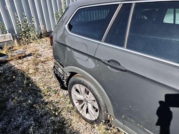 Pelēks Volkswagen Passat Alltrack 2020 Utena, ar dzinēja tilpumu 1.97 L un nobraukumu 118 tūkst. km par 16350 €, foto 7 vietnē AUTOMOTO.COM.LV