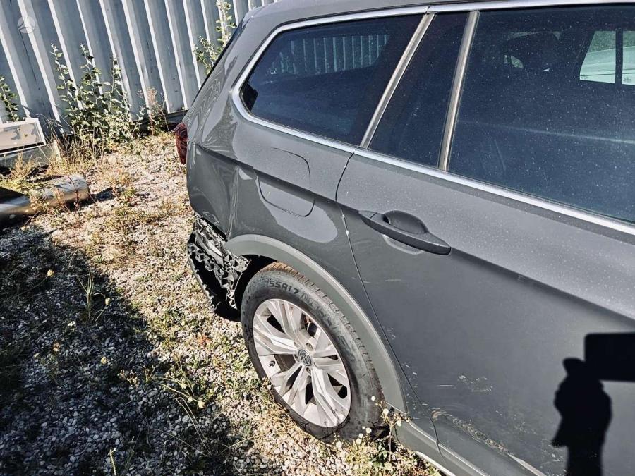 Pelēks Volkswagen Passat Alltrack 2020 Utena, ar dzinēja tilpumu 1.97 L un nobraukumu 118 tūkst. km par 16350 €, foto 8 vietnē AUTOMOTO.COM.LV