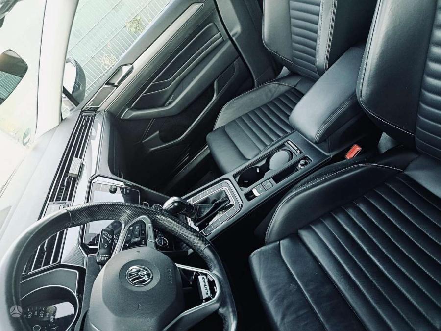 Pelēks Volkswagen Passat Alltrack 2020 Utena, ar dzinēja tilpumu 1.97 L un nobraukumu 118 tūkst. km par 16350 €, foto 21 vietnē AUTOMOTO.COM.LV