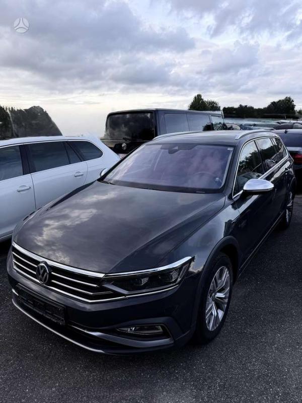 Grey Volkswagen Passat Alltrack 2020 in Utena, with an engine capacity of 1.97 L and mileage of 118 thousand km for 16350 €, photo 1 on AUTOMOTO.COM.LV