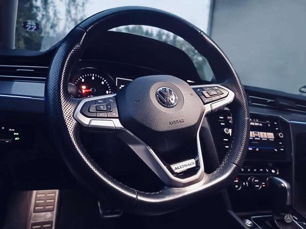 Grey Volkswagen Passat Alltrack 2020 in Utena, with an engine capacity of 1.97 L and mileage of 118 thousand km for 16350 €, photo 9 on AUTOMOTO.COM.LV