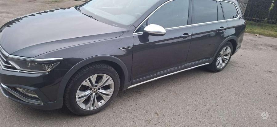 Grey Volkswagen Passat Alltrack 2021 in Kaunas, with an engine capacity of 2.00 L and mileage of 164 thousand km for 24500 €, photo 2 on AUTOMOTO.COM.LV