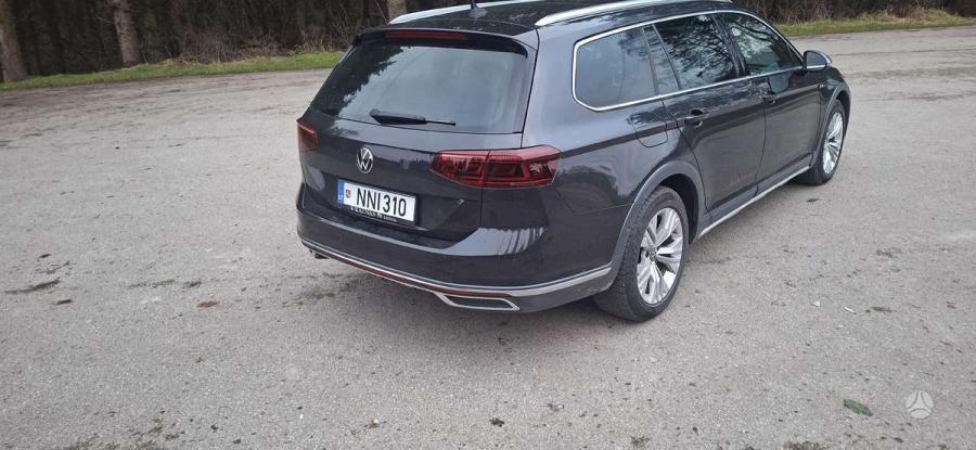 Grey Volkswagen Passat Alltrack 2021 in Kaunas, with an engine capacity of 2.00 L and mileage of 164 thousand km for 24500 €, photo 4 on AUTOMOTO.COM.LV